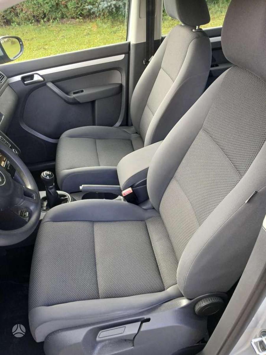 Grey Volkswagen Touran 2014 in Utena, with an engine capacity of 1.60 L and mileage of 313 thousand km for 5700 €, photo 3 on AUTOMOTO.COM.LV