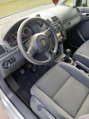 Grey Volkswagen Touran 2014 in Utena, with an engine capacity of 1.60 L and mileage of 313 thousand km for 5700 €, photo 5 on AUTOMOTO.COM.LV