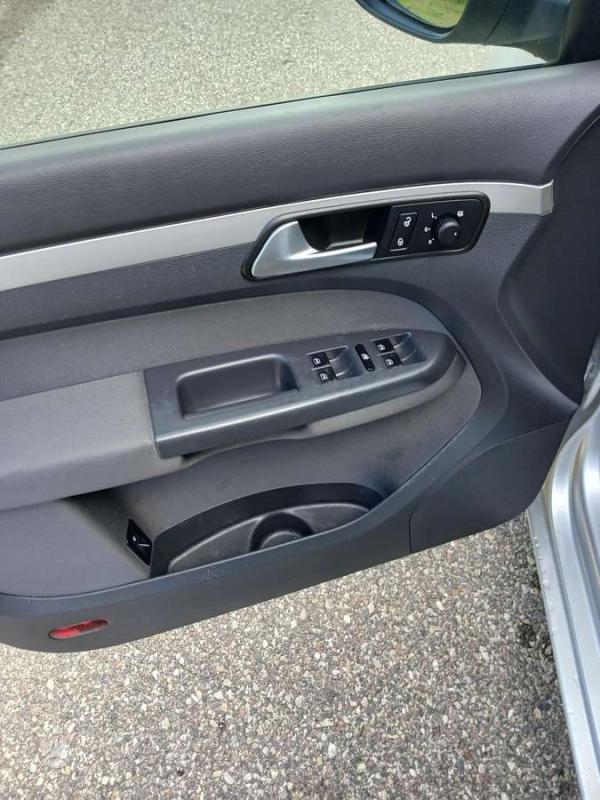 Grey Volkswagen Touran 2014 in Utena, with an engine capacity of 1.60 L and mileage of 313 thousand km for 5700 €, photo 7 on AUTOMOTO.COM.LV