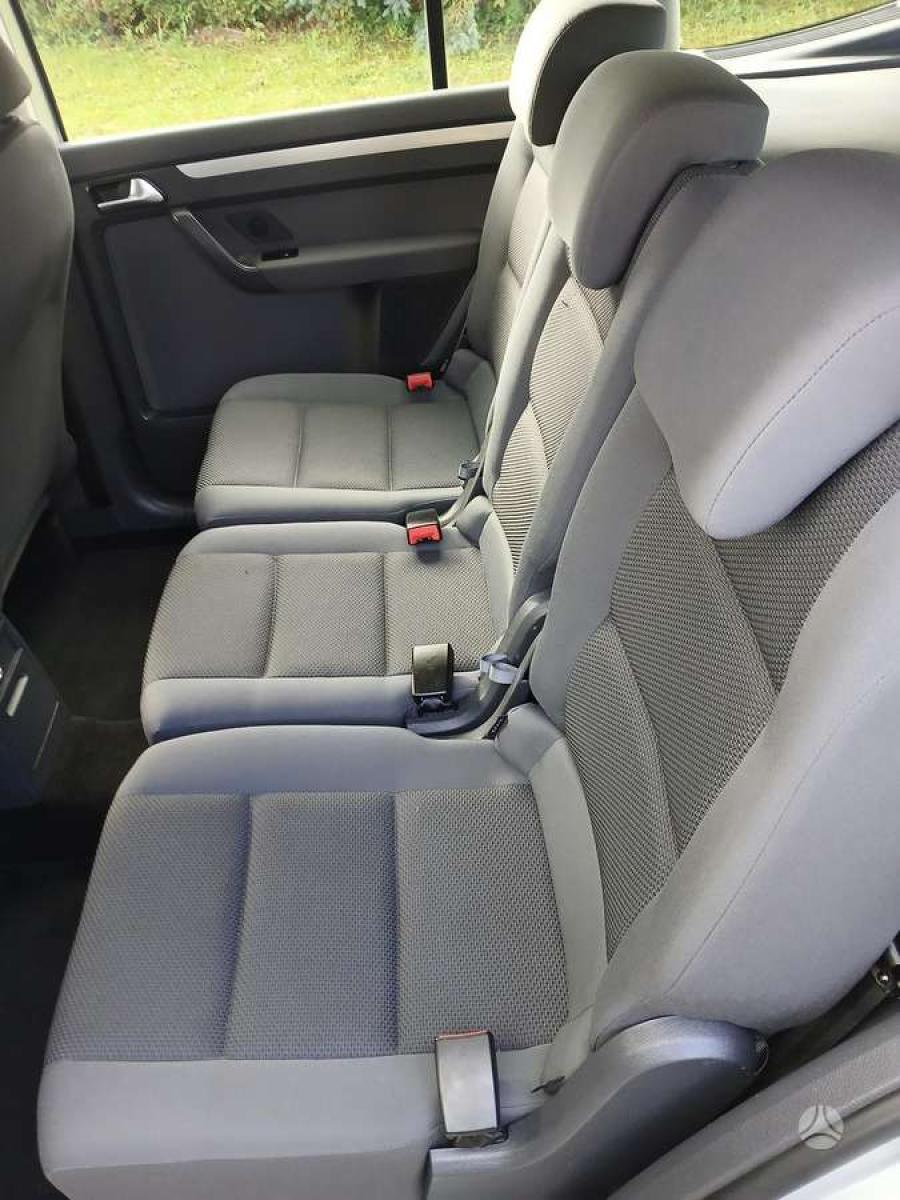 Grey Volkswagen Touran 2014 in Utena, with an engine capacity of 1.60 L and mileage of 313 thousand km for 5700 €, photo 9 on AUTOMOTO.COM.LV