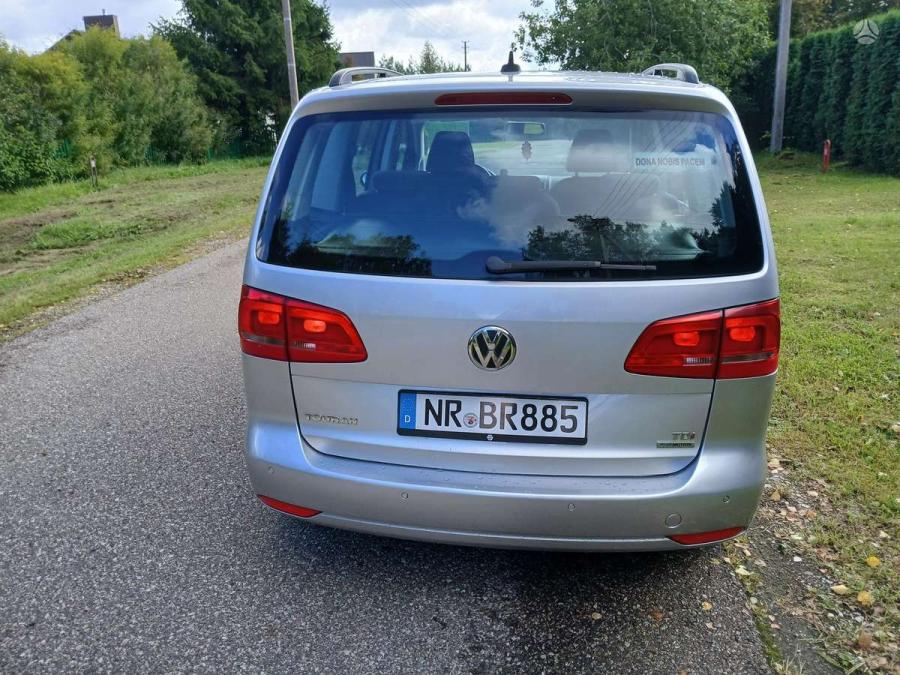 Grey Volkswagen Touran 2014 in Utena, with an engine capacity of 1.60 L and mileage of 313 thousand km for 5700 €, photo 12 on AUTOMOTO.COM.LV