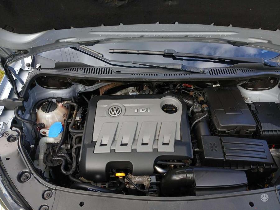 Grey Volkswagen Touran 2014 in Utena, with an engine capacity of 1.60 L and mileage of 313 thousand km for 5700 €, photo 17 on AUTOMOTO.COM.LV