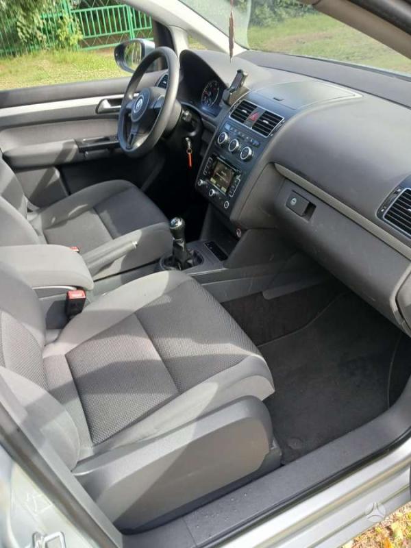 Volkswagen Touran 2014 Utena vietnē Pelēks Volkswagen Touran 2014 Utena, ar dzinēja tilpumu 1.60 L un nobraukumu 313 tūkst. km par 5299 €, foto 5 vietnē AUTOMOTO.COM.LV