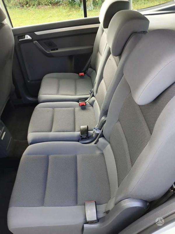 Volkswagen Touran 2014 Utena vietnē Pelēks Volkswagen Touran 2014 Utena, ar dzinēja tilpumu 1.60 L un nobraukumu 313 tūkst. km par 5299 €, foto 7 vietnē AUTOMOTO.COM.LV