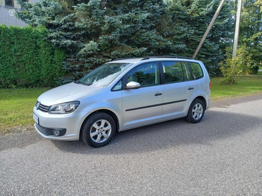 Grey Volkswagen Touran 2014 in Utena, with an engine capacity of 1.60 L and mileage of 313 thousand km for 5100 €, photo 1 on AUTOMOTO.COM.LV