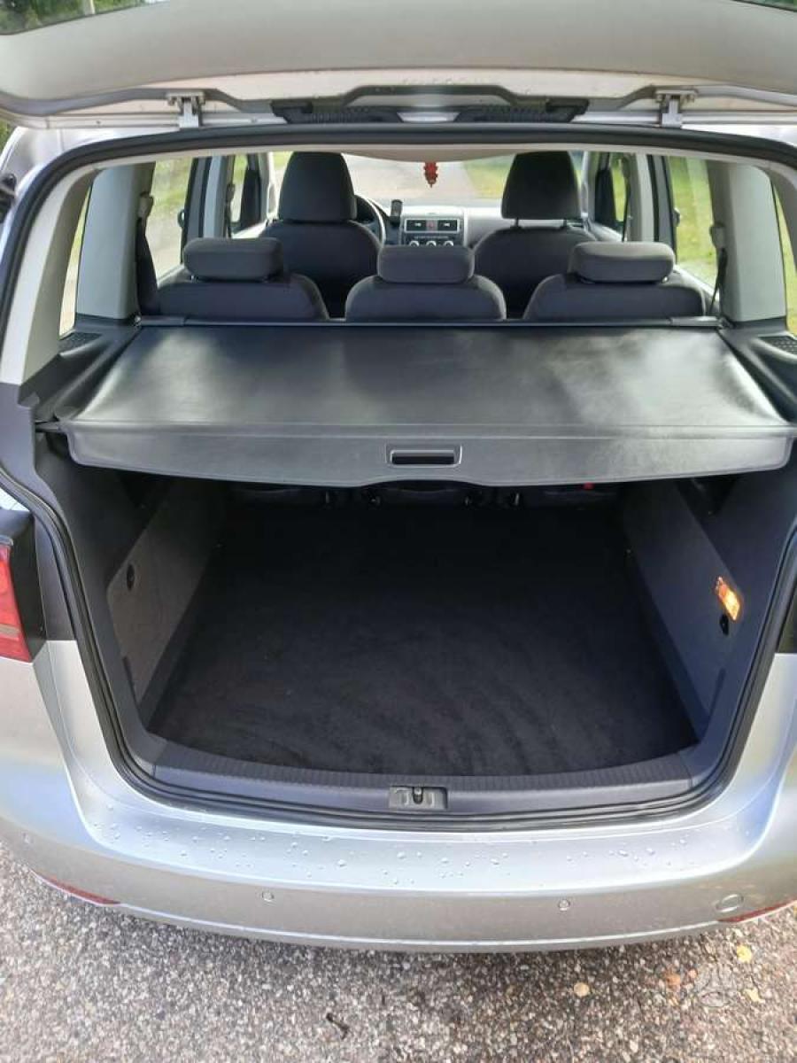 Grey Volkswagen Touran 2014 in Utena, with an engine capacity of 1.60 L and mileage of 313 thousand km for 5100 €, photo 11 on AUTOMOTO.COM.LV
