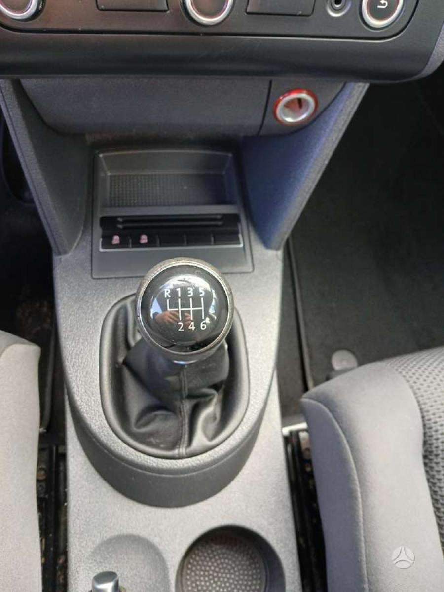 Grey Volkswagen Touran 2014 in Utena, with an engine capacity of 1.60 L and mileage of 313 thousand km for 5100 €, photo 12 on AUTOMOTO.COM.LV