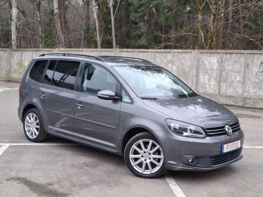 Grey Volkswagen Touran 2015 in Vilnius, with an engine capacity of 1.60 L and mileage of 274 thousand km for 6700 €, photo 1 on AUTOMOTO.COM.LV