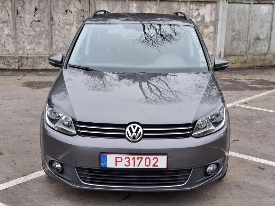 Grey Volkswagen Touran 2015 in Vilnius, with an engine capacity of 1.60 L and mileage of 274 thousand km for 6700 €, photo 8 on AUTOMOTO.COM.LV