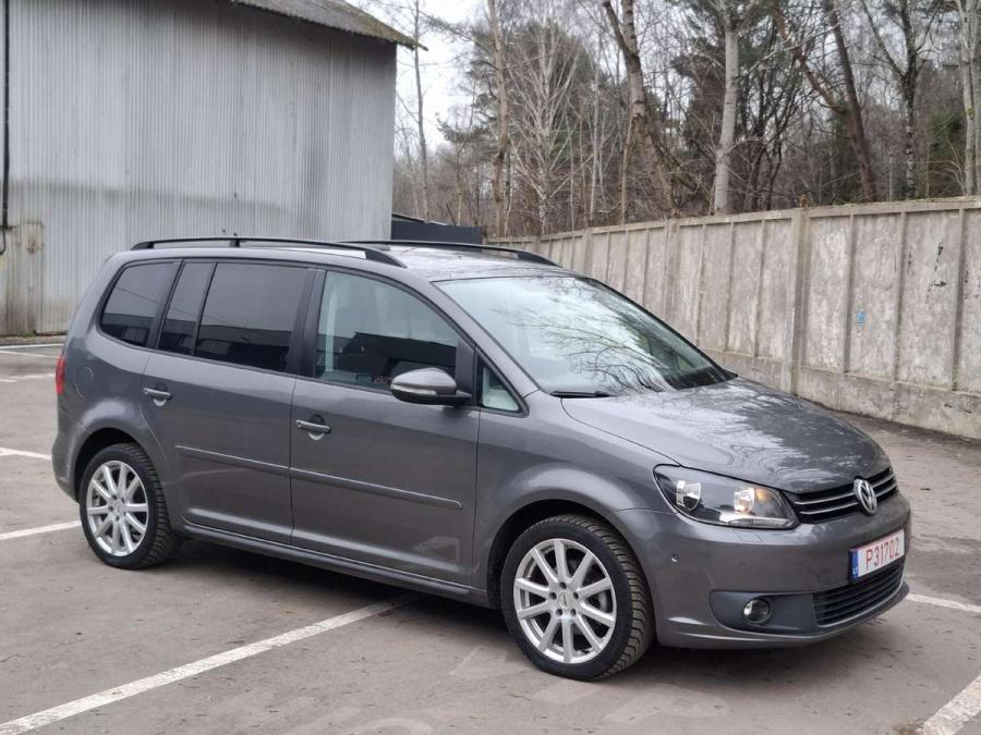Grey Volkswagen Touran 2015 in Vilnius, with an engine capacity of 1.60 L and mileage of 274 thousand km for 6700 €, photo 10 on AUTOMOTO.COM.LV