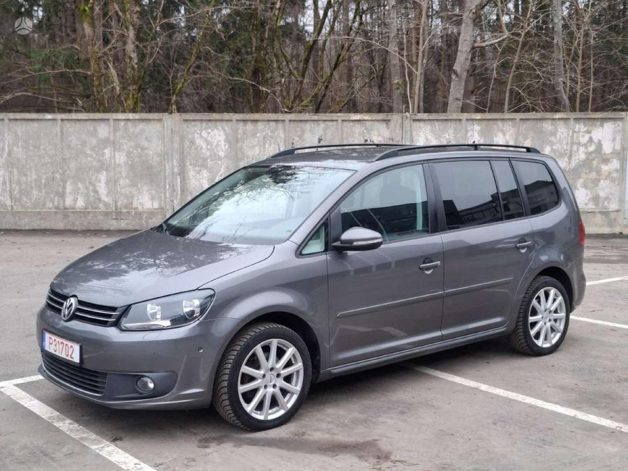 Grey Volkswagen Touran 2015 in Vilnius, with an engine capacity of 1.60 L and mileage of 274 thousand km for 6700 €, photo 12 on AUTOMOTO.COM.LV