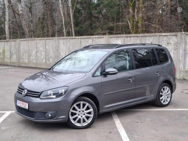 Pelēks Volkswagen Touran 2015 Viļņa, ar dzinēja tilpumu 1.60 L un nobraukumu 274 tūkst. km par 6700 €, foto 5 vietnē AUTOMOTO.COM.LV