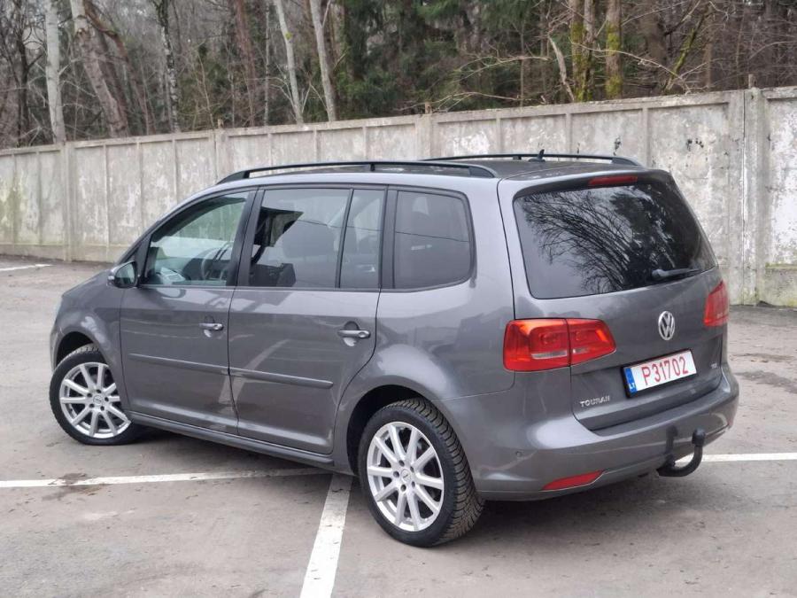 Pelēks Volkswagen Touran 2015 Viļņa, ar dzinēja tilpumu 1.60 L un nobraukumu 274 tūkst. km par 6700 €, foto 6 vietnē AUTOMOTO.COM.LV