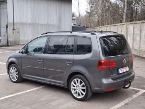 Pelēks Volkswagen Touran 2015 Viļņa, ar dzinēja tilpumu 1.60 L un nobraukumu 274 tūkst. km par 6700 €, foto 9 vietnē AUTOMOTO.COM.LV