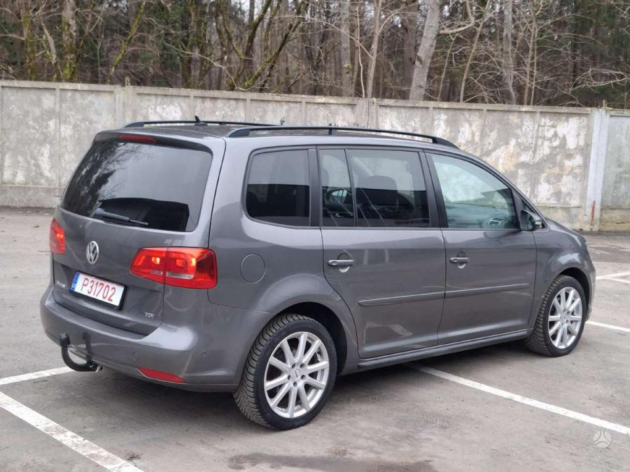 Pelēks Volkswagen Touran 2015 Viļņa, ar dzinēja tilpumu 1.60 L un nobraukumu 274 tūkst. km par 6700 €, foto 11 vietnē AUTOMOTO.COM.LV