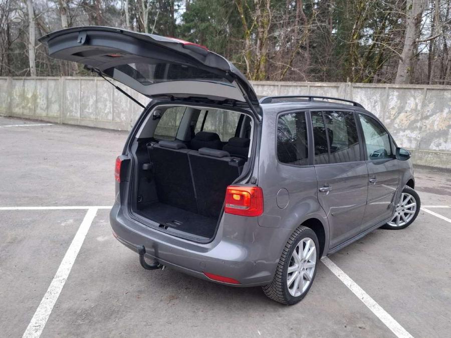Pelēks Volkswagen Touran 2015 Viļņa, ar dzinēja tilpumu 1.60 L un nobraukumu 274 tūkst. km par 6700 €, foto 27 vietnē AUTOMOTO.COM.LV