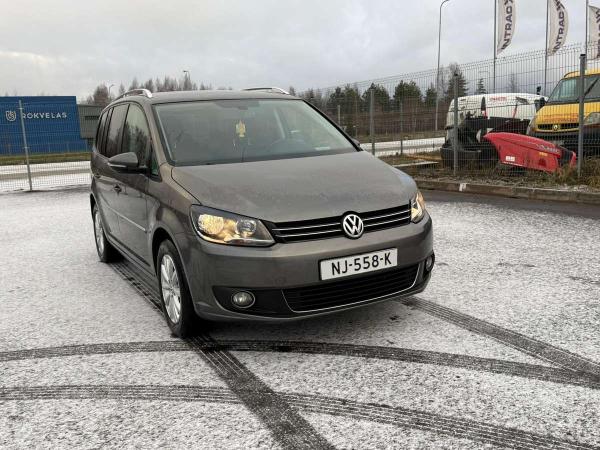 Pelēks Volkswagen Touran 2015 Panevēža, ar dzinēja tilpumu 1.60 L un nobraukumu 240 tūkst. km par 6550 €, foto 1 vietnē AUTOMOTO.COM.LV