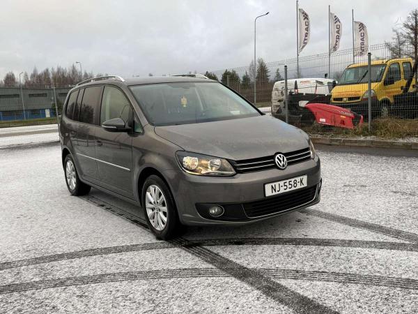 Pelēks Volkswagen Touran 2015 Panevēža, ar dzinēja tilpumu 1.60 L un nobraukumu 240 tūkst. km par 6550 €, foto 2 vietnē AUTOMOTO.COM.LV
