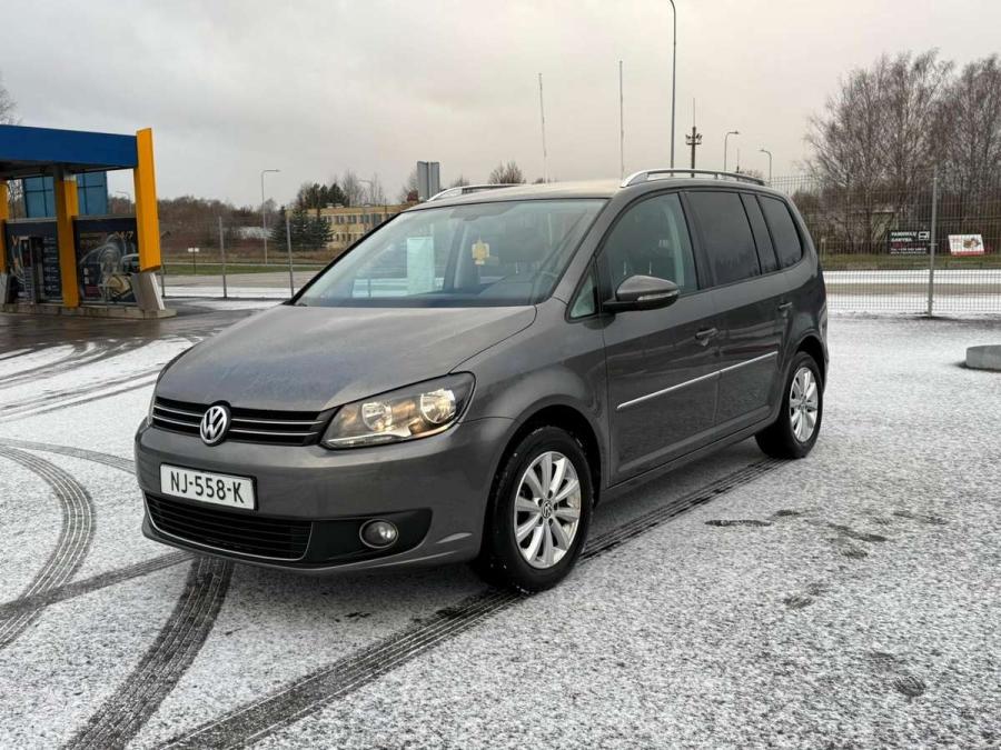 Pelēks Volkswagen Touran 2015 Panevēža, ar dzinēja tilpumu 1.60 L un nobraukumu 240 tūkst. km par 6550 €, foto 3 vietnē AUTOMOTO.COM.LV