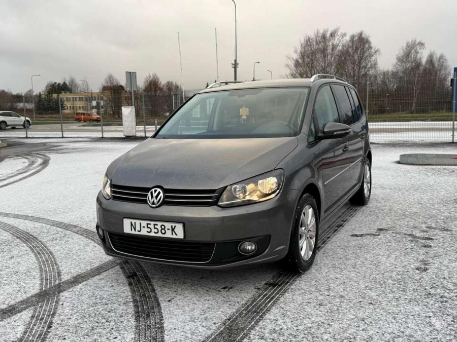 Pelēks Volkswagen Touran 2015 Panevēža, ar dzinēja tilpumu 1.60 L un nobraukumu 240 tūkst. km par 6550 €, foto 4 vietnē AUTOMOTO.COM.LV