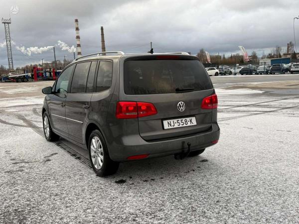 Pelēks Volkswagen Touran 2015 Panevēža, ar dzinēja tilpumu 1.60 L un nobraukumu 240 tūkst. km par 6550 €, foto 7 vietnē AUTOMOTO.COM.LV