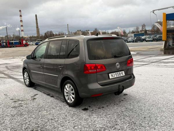 Pelēks Volkswagen Touran 2015 Panevēža, ar dzinēja tilpumu 1.60 L un nobraukumu 240 tūkst. km par 6550 €, foto 8 vietnē AUTOMOTO.COM.LV