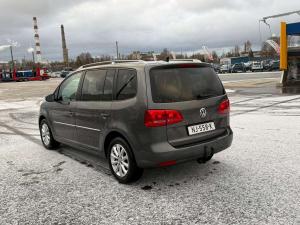 Pelēks Volkswagen Touran 2015 Panevēža, ar dzinēja tilpumu 1.60 L un nobraukumu 240 tūkst. km par 6550 €, foto 8 vietnē AUTOMOTO.COM.LV