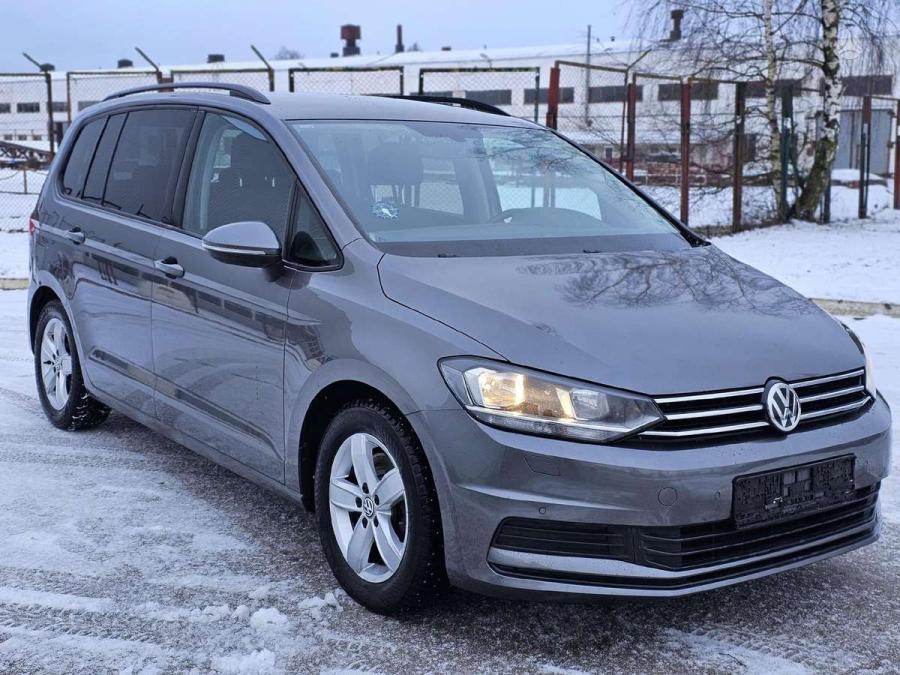 Pelēks Volkswagen Touran 2015 Rokiškis, ar dzinēja tilpumu 1.20 L un nobraukumu 180 tūkst. km par 5950 €, foto 2 vietnē AUTOMOTO.COM.LV