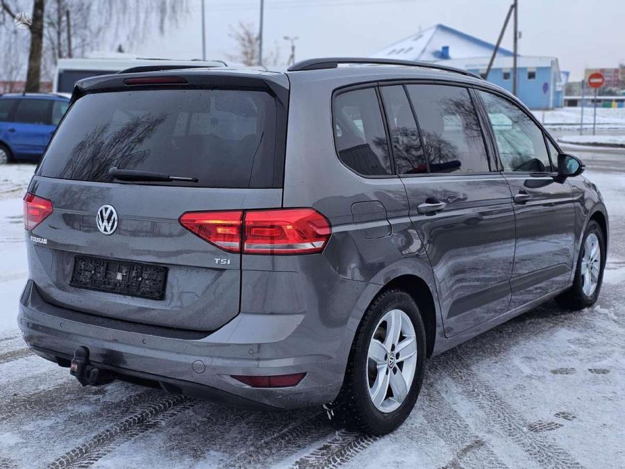 Pelēks Volkswagen Touran 2015 Rokiškis, ar dzinēja tilpumu 1.20 L un nobraukumu 180 tūkst. km par 5950 €, foto 3 vietnē AUTOMOTO.COM.LV