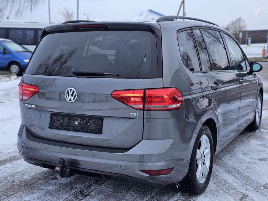 Pelēks Volkswagen Touran 2015 Rokiškis, ar dzinēja tilpumu 1.20 L un nobraukumu 180 tūkst. km par 5950 €, foto 8 vietnē AUTOMOTO.COM.LV