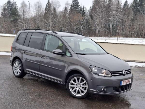 Pelēks Volkswagen Touran 2015 Viļņa, ar dzinēja tilpumu 1.60 L un nobraukumu 274 tūkst. km par 6700 €, foto 1 vietnē AUTOMOTO.COM.LV