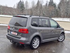 Pelēks Volkswagen Touran 2015 Viļņa, ar dzinēja tilpumu 1.60 L un nobraukumu 274 tūkst. km par 6700 €, foto 2 vietnē AUTOMOTO.COM.LV