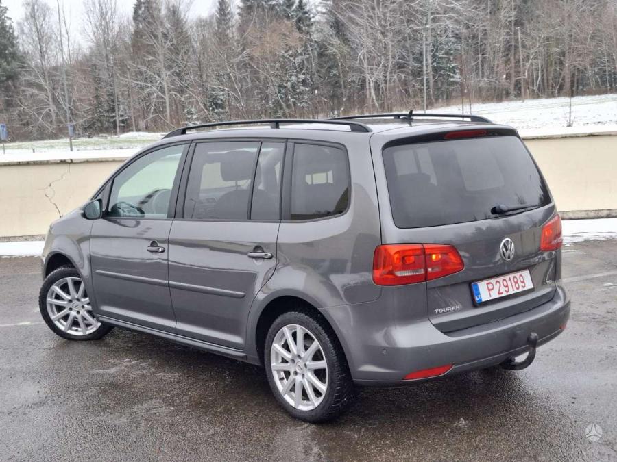 Pelēks Volkswagen Touran 2015 Viļņa, ar dzinēja tilpumu 1.60 L un nobraukumu 274 tūkst. km par 6700 €, foto 6 vietnē AUTOMOTO.COM.LV