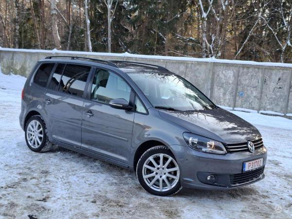 Pelēks Volkswagen Touran 2015 Viļņa, ar dzinēja tilpumu 1.60 L un nobraukumu 274 tūkst. km par 6650 €, foto 1 vietnē AUTOMOTO.COM.LV