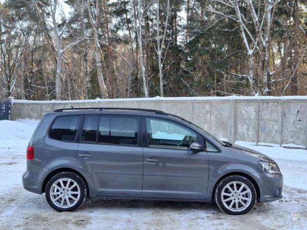 Pelēks Volkswagen Touran 2015 Viļņa, ar dzinēja tilpumu 1.60 L un nobraukumu 274 tūkst. km par 6650 €, foto 6 vietnē AUTOMOTO.COM.LV