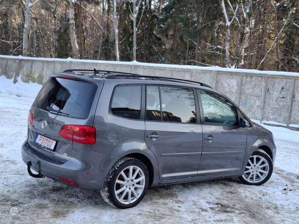 Pelēks Volkswagen Touran 2015 Viļņa, ar dzinēja tilpumu 1.60 L un nobraukumu 274 tūkst. km par 6650 €, foto 7 vietnē AUTOMOTO.COM.LV