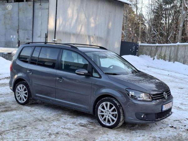 Pelēks Volkswagen Touran 2015 Viļņa, ar dzinēja tilpumu 1.60 L un nobraukumu 274 tūkst. km par 6650 €, foto 8 vietnē AUTOMOTO.COM.LV