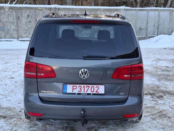 Pelēks Volkswagen Touran 2015 Viļņa, ar dzinēja tilpumu 1.60 L un nobraukumu 274 tūkst. km par 6650 €, foto 10 vietnē AUTOMOTO.COM.LV
