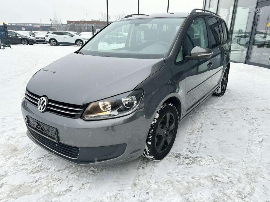 Pelēks Volkswagen Touran 2015 Kauņa, ar dzinēja tilpumu 1.20 L un nobraukumu 227 tūkst. km par 6200 €, foto 1 vietnē AUTOMOTO.COM.LV
