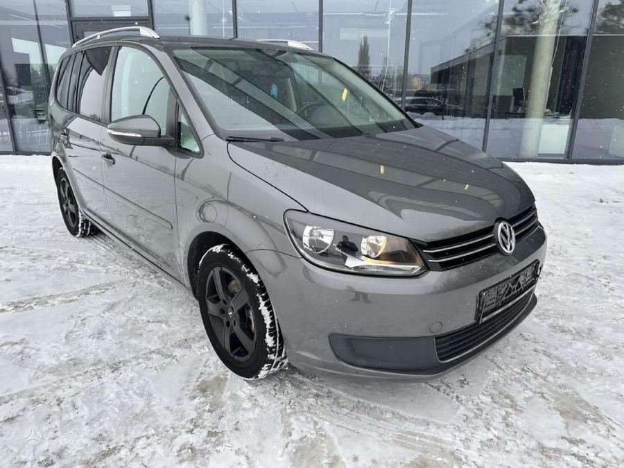 Pelēks Volkswagen Touran 2015 Kauņa, ar dzinēja tilpumu 1.20 L un nobraukumu 227 tūkst. km par 6200 €, foto 3 vietnē AUTOMOTO.COM.LV