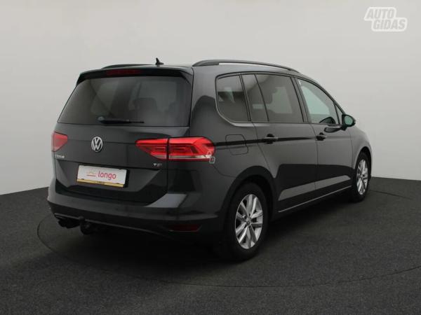 Grey Volkswagen Touran 2015 in Vilnius, with an engine capacity of 1.40 L and mileage of 204 thousand km for 11099 €, photo 8 on AUTOMOTO.COM.LV