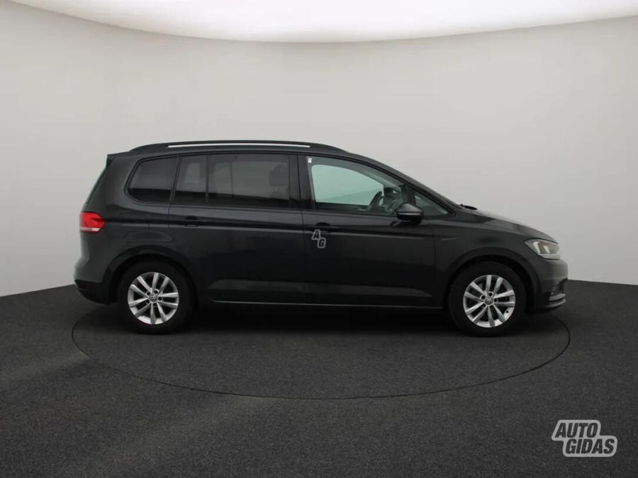 Grey Volkswagen Touran 2015 in Vilnius, with an engine capacity of 1.40 L and mileage of 204 thousand km for 11099 €, photo 10 on AUTOMOTO.COM.LV