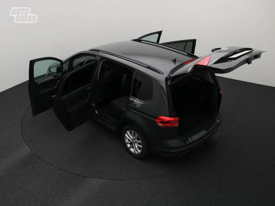 Grey Volkswagen Touran 2015 in Vilnius, with an engine capacity of 1.40 L and mileage of 204 thousand km for 11099 €, photo 14 on AUTOMOTO.COM.LV