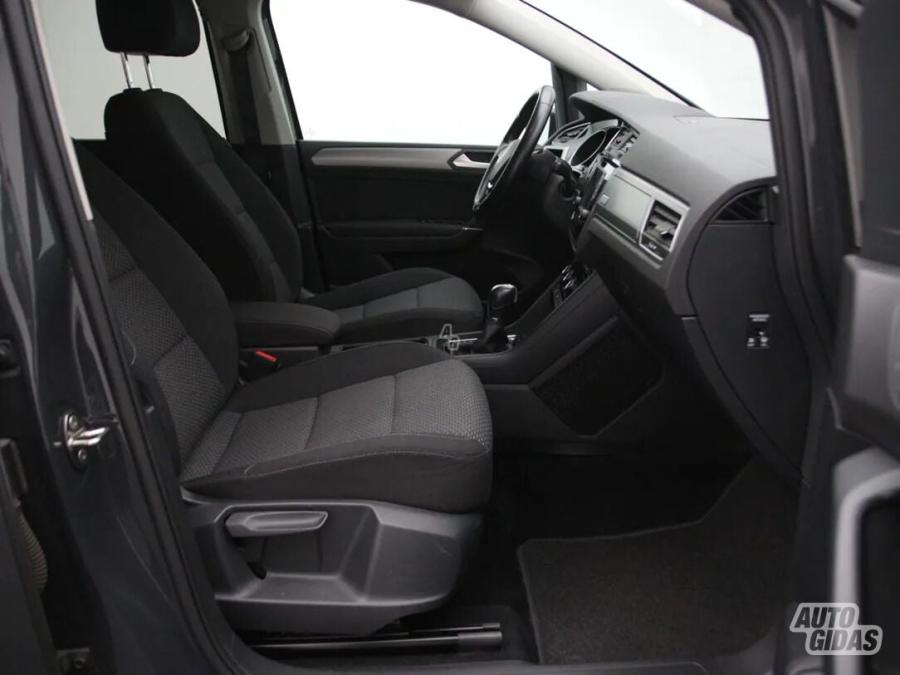 Grey Volkswagen Touran 2015 in Vilnius, with an engine capacity of 1.40 L and mileage of 204 thousand km for 11099 €, photo 15 on AUTOMOTO.COM.LV