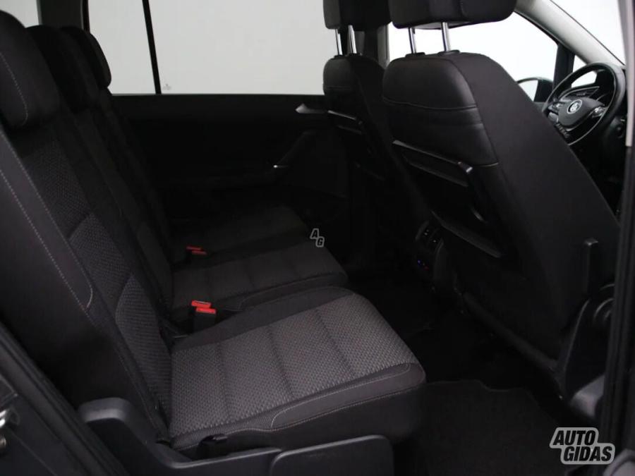Grey Volkswagen Touran 2015 in Vilnius, with an engine capacity of 1.40 L and mileage of 204 thousand km for 11099 €, photo 16 on AUTOMOTO.COM.LV