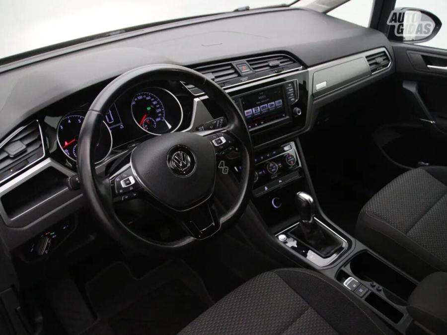 Grey Volkswagen Touran 2015 in Vilnius, with an engine capacity of 1.40 L and mileage of 204 thousand km for 11099 €, photo 17 on AUTOMOTO.COM.LV