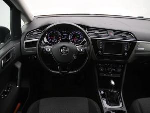 Grey Volkswagen Touran 2015 in Vilnius, with an engine capacity of 1.40 L and mileage of 204 thousand km for 11099 €, photo 18 on AUTOMOTO.COM.LV