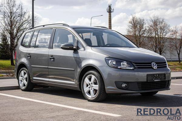 Grey Volkswagen Touran 2015 in Kaunas, with an engine capacity of 1.60 L and mileage of 210 thousand km for 7500 €, photo 3 on AUTOMOTO.COM.LV