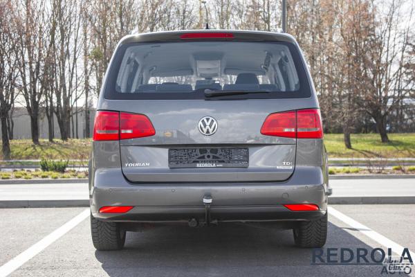 Grey Volkswagen Touran 2015 in Kaunas, with an engine capacity of 1.60 L and mileage of 210 thousand km for 7500 €, photo 5 on AUTOMOTO.COM.LV