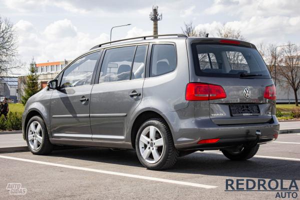 Grey Volkswagen Touran 2015 in Kaunas, with an engine capacity of 1.60 L and mileage of 210 thousand km for 7500 €, photo 6 on AUTOMOTO.COM.LV